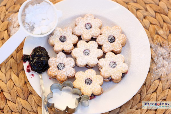 Linecké cukroví - the Linzer Christmas cookies - Czechology