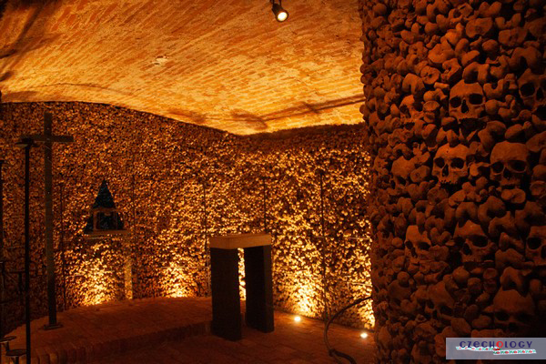 Brno Underground: Ossuary - Czechology