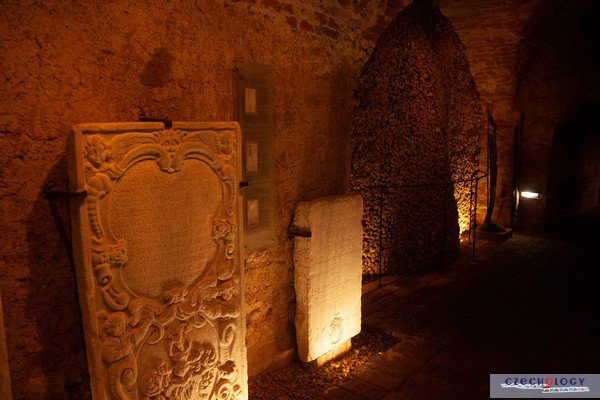 Brno Underground: Ossuary - Czechology