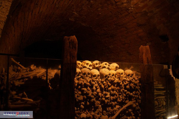 Brno Underground: Ossuary - Czechology