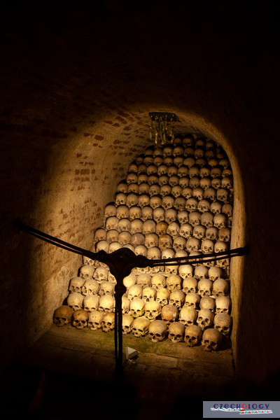Brno Underground: Ossuary - Czechology